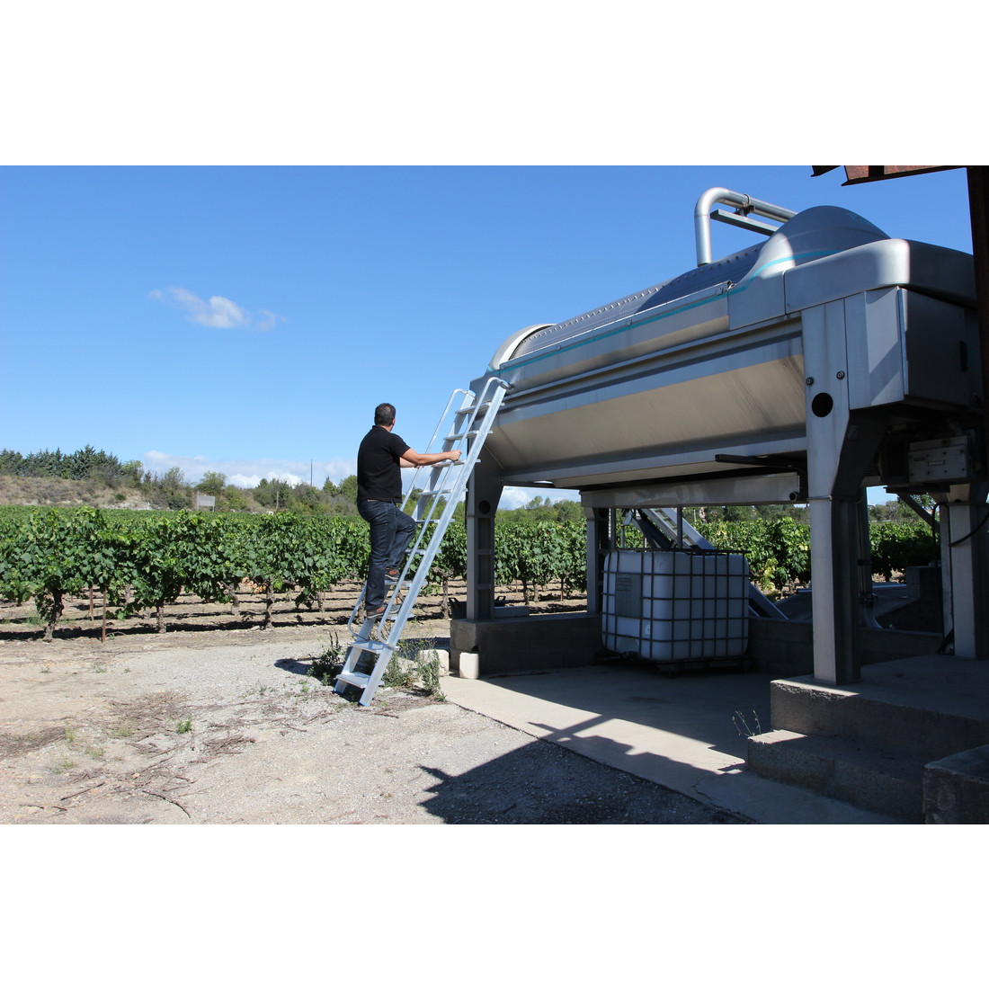 Access ladder with 200 mm deep steps - Ship ladders : Echelle Canada