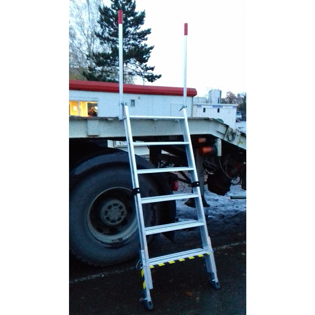 LTC truck access ladder - Truck ladders : Echelle Canada