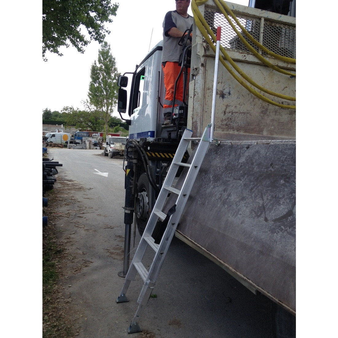 LTC truck access ladder - Truck ladders : Echelle Canada