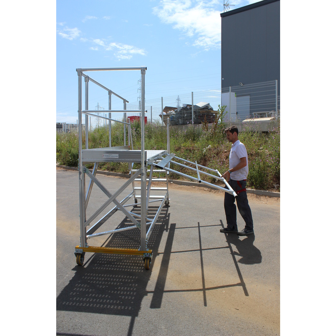 Mobile loading dock for trucks - Bespoke platforms and step stool ...