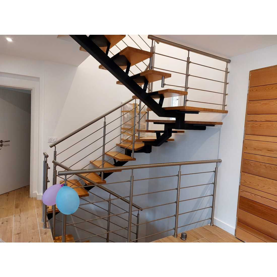 GERANIO staircase under a central girder - Straight and ¼ turn stairs ...